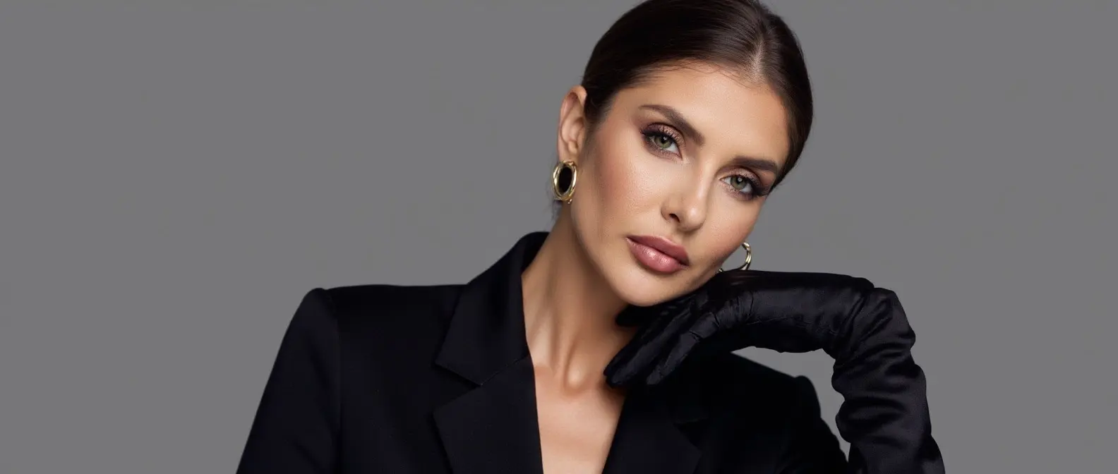 Command the Room: Master Body Language for Confidence & Elegance